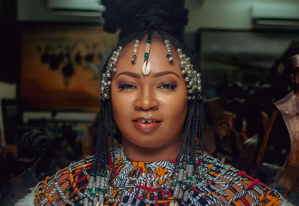 African drummer Ara speaks about her life and World Female Drummers ...